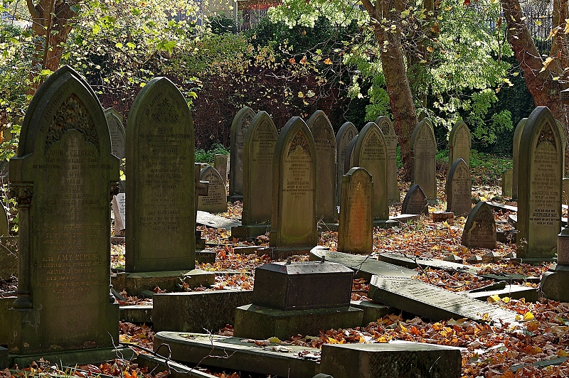 Post Holloween - a NICE graveyard - Pentax User
