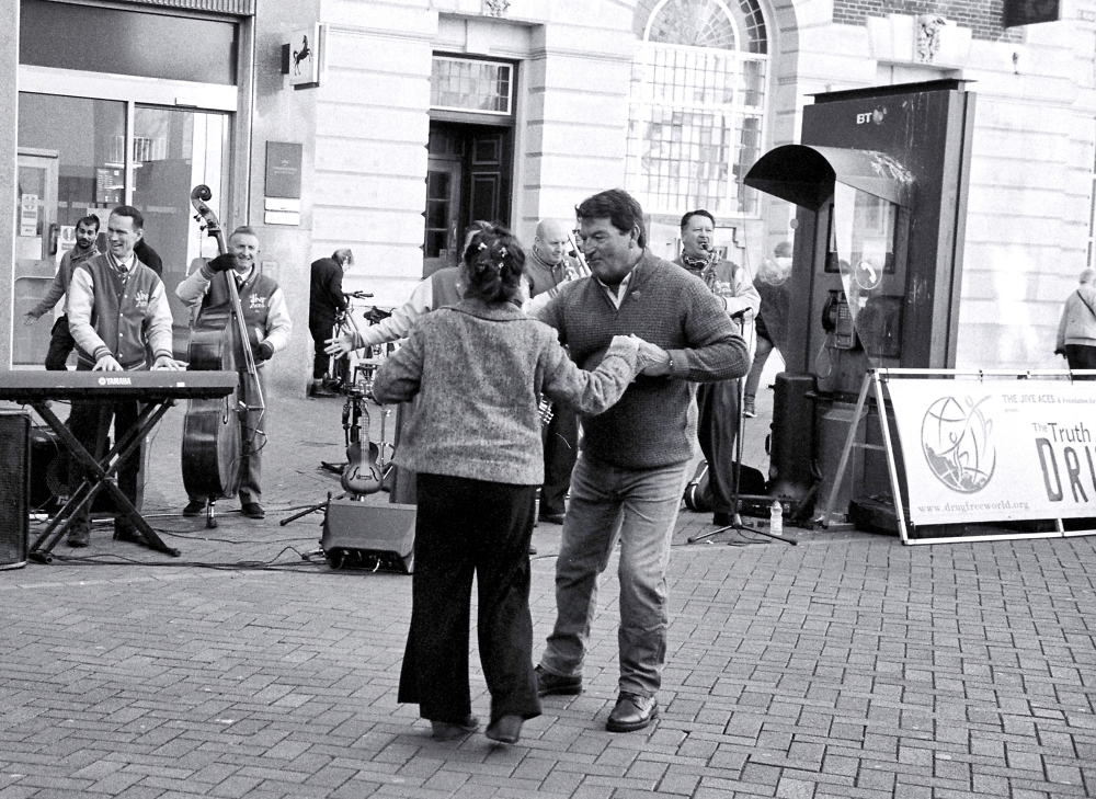 Jive talking by macabee - Pentax User